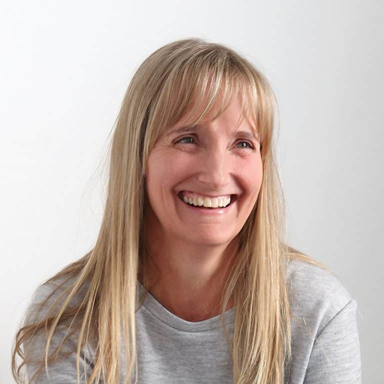 CONTACT | Caroline Smith